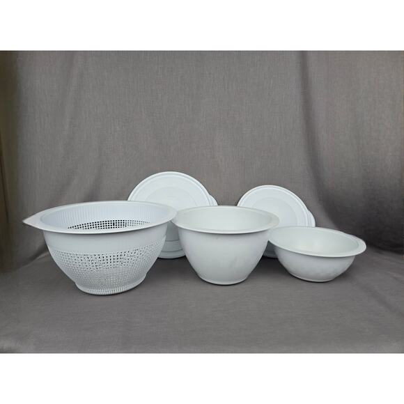 Pampered Chef | Kitchen | Pampered Chef Nesting Set 2 Bowls With Lids ...